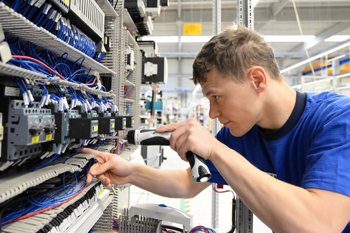 TecLine-Elektromonteur - TecLine
